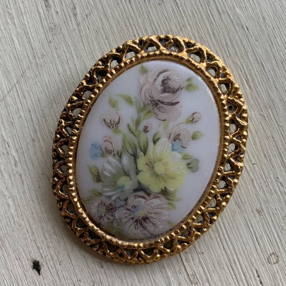 Vintage | Jewelry | Vintage Floral Cameo Brooch | Poshmark